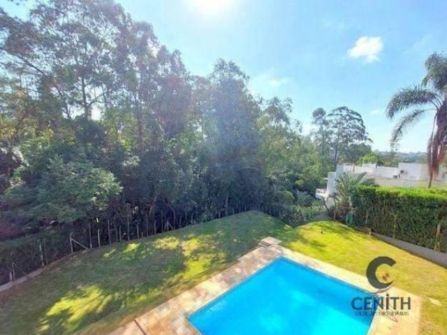Confortável Casa com 4 suítes à venda, churrasqueira, muito verde! 465 m²
