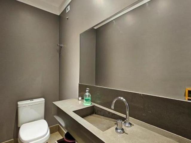 Atraente casa em condomínio para venda com 3 quartos, sendo 3 suítes, 260m² mutida#N7URM