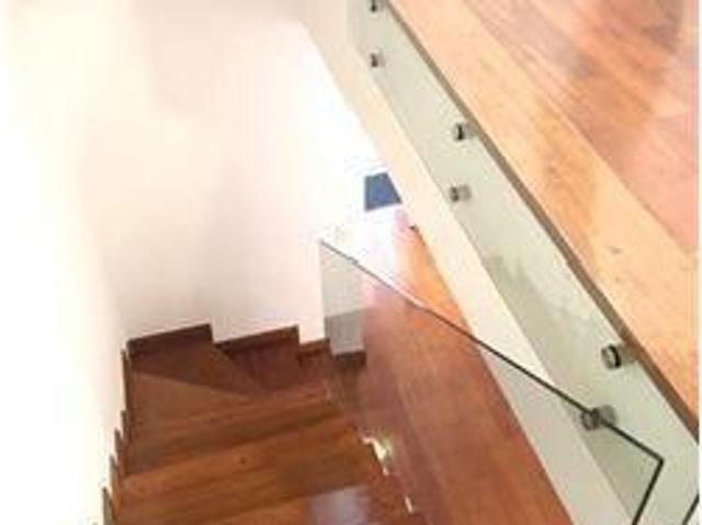 Aconchegante casa em condomínio para venda com 3 quartos, sendo 3 suítes, 300m²