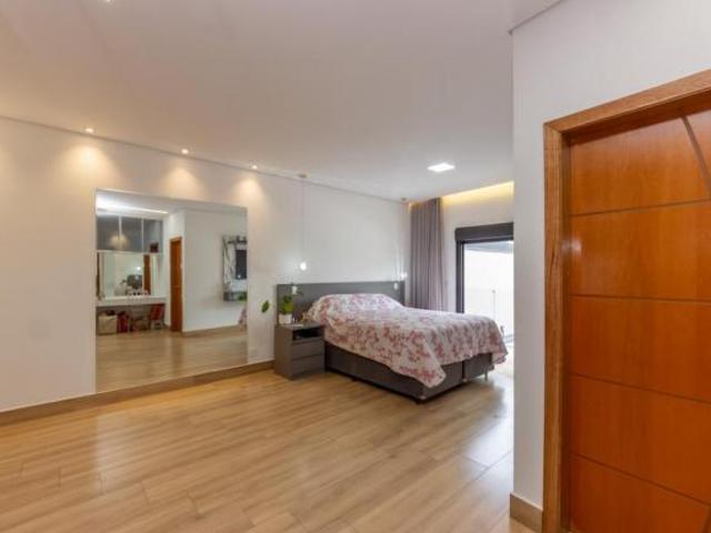 Confortável casa em condomínio para venda com 4 quartos, sendo 2 suítes, 300m² remaxmonarca#3NBQM