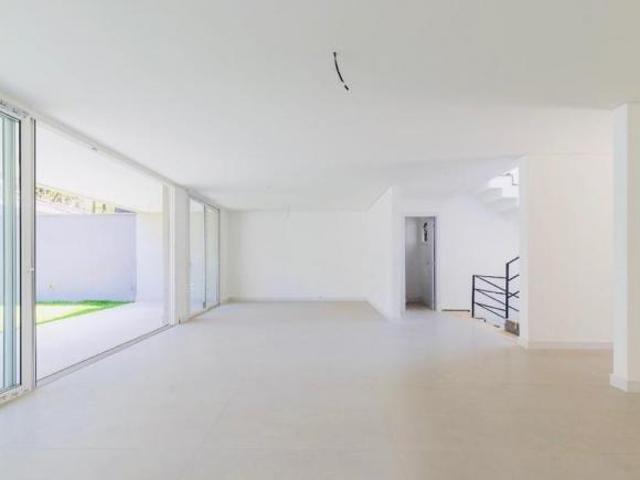 Confortável casa em condomínio para venda com 4 quartos, sendo 4 suítes, 401.12m² cristina andrade