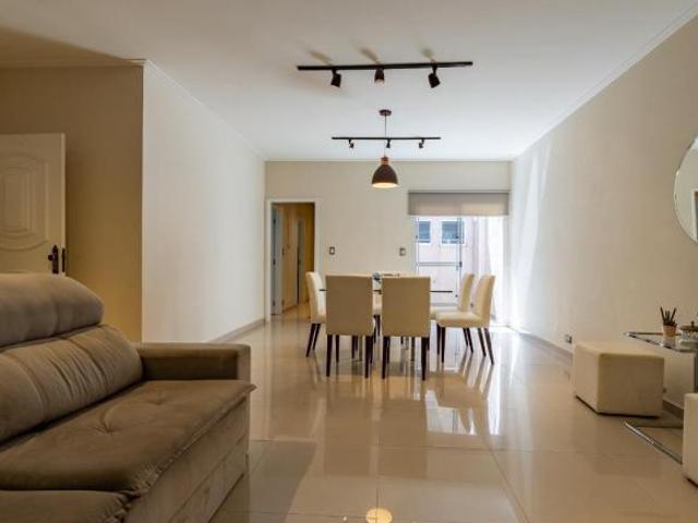 Versátil casa para venda em Brooklin Paulista com 3 quartos, sendo 1 suíte, 190m²