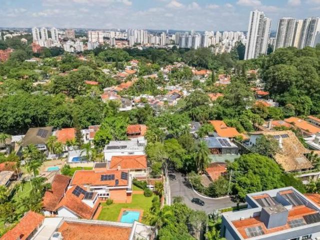 Versátil casa para venda em Jardim Marajoara com 4 quartos, sendo 2 suítes, 237m²