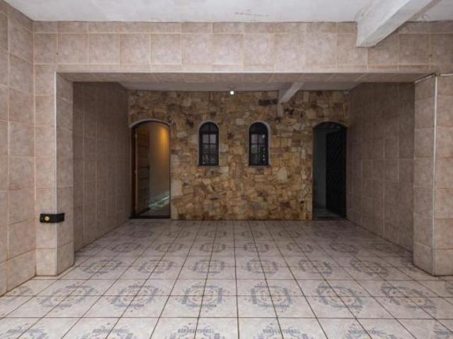 Versátil casa para venda em Jardim Ana Maria com 4 quartos, sendo 1 suíte, 200m²