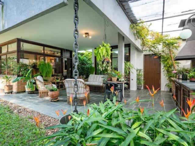 Aconchegante casa para venda em Jardim Leonor com 4 quartos, sendo 4 suítes, 571m²