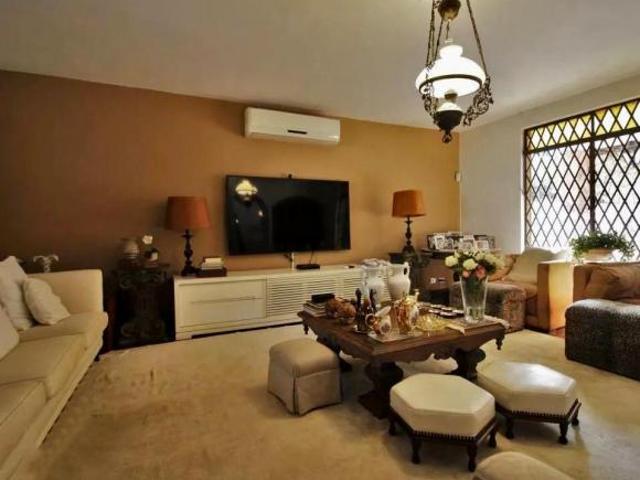 Confortável casa para venda em Morumbi com 4 quartos, sendo 4 suítes, 600m²