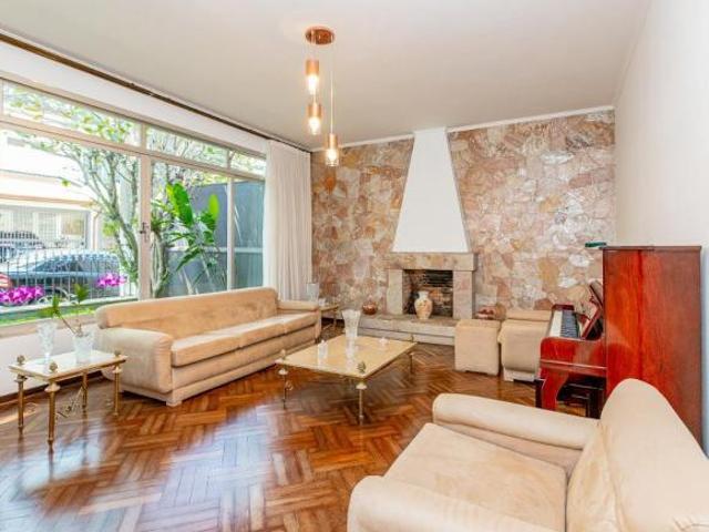 Confortável casa para venda em Santo Amaro com 3 quartos, sendo 1 suíte, 142m²