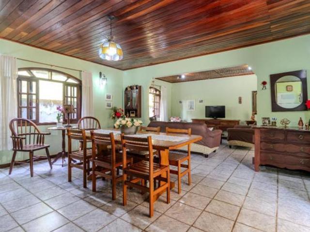 Agradável casa para venda em Sítio Represa com 5 quartos, sendo 4 suítes, 365m²