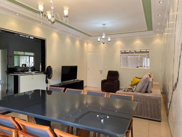 Excelente casa para venda em Parque Residencial Cândido Portinari com 3 quartos, sendo 1 suíte, 207m