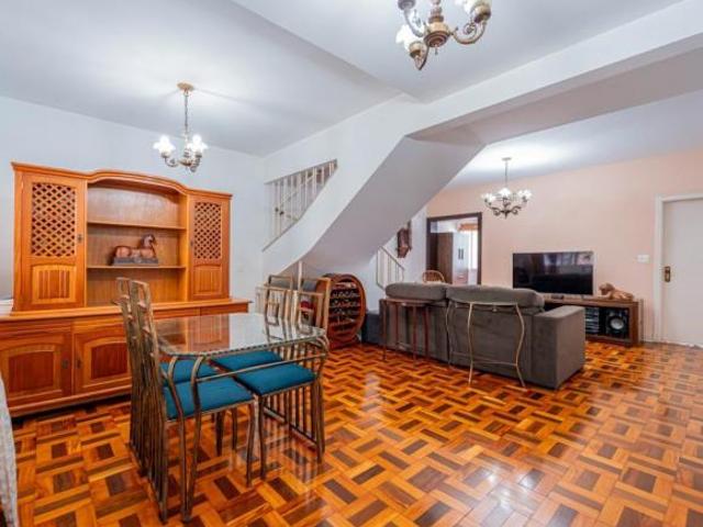 Funcional casa para venda em Planalto Paulista com 3 quartos, sendo 1 suíte, 180m²