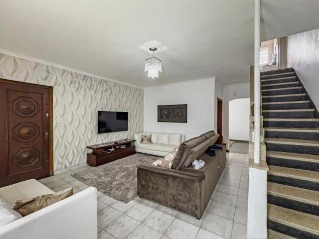 Confortável casa para venda em Vila das Mercês com 3 quartos, 163m²