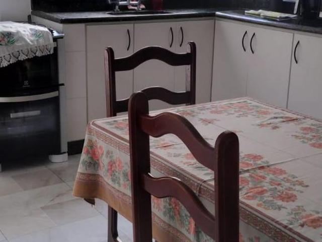 Confortável casa térrea com edícula na Vila Diva