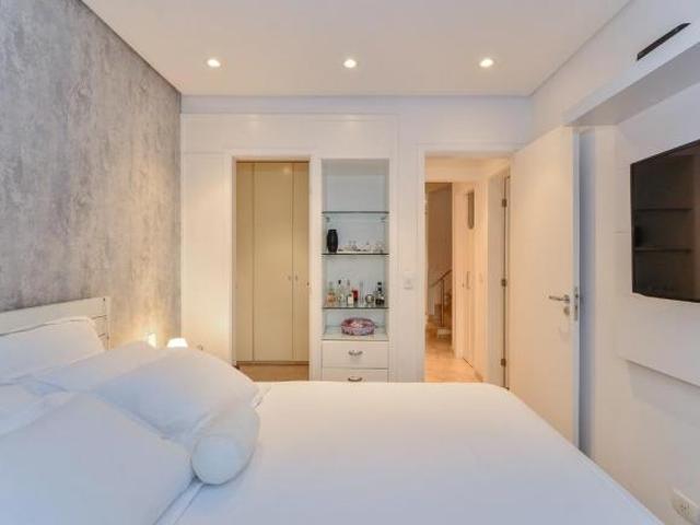 Imperdível cobertura para venda em Vila Andrade com 3 quartos, sendo 3 suítes, 189m² tauanbarros#A
