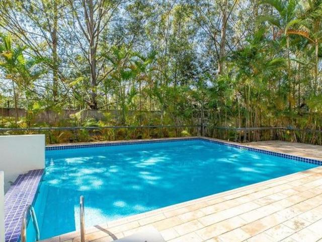 Confortável cobertura para venda em Vila Andrade com 3 quartos, sendo 3 suítes, 189m² theremaxcoll