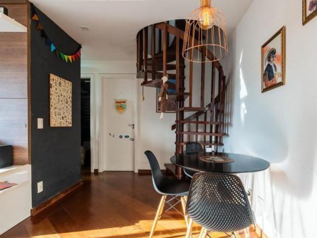 Agradável cobertura para venda em Vila Gumercindo com 3 quartos, sendo 1 suíte, 107m²