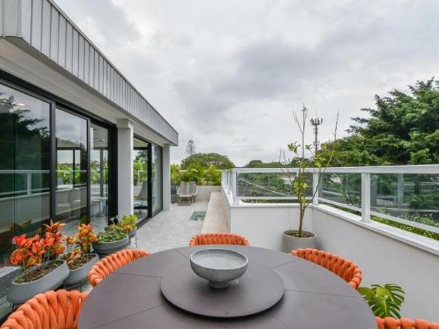 Confortável cobertura para venda em Alto de Pinheiros com 3 quartos, sendo 1 suíte, 260m²