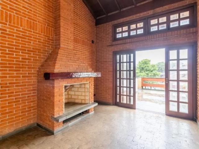 Funcional sobrado para venda em Jardim Regina com 3 quartos, sendo 1 suíte, 226m²