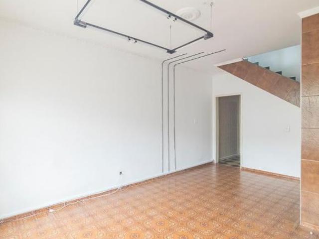 Agradável sobrado para venda em Vila Scarpelli com 3 quartos, 209m²