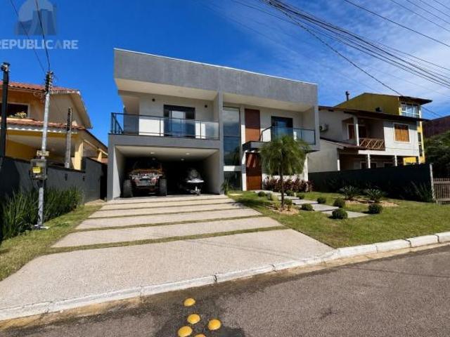 Conforto e Exclusividade no Cantegril: 3 Dormitórios, Suíte e Garagem Dupla