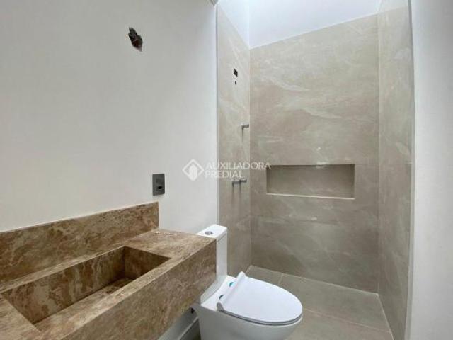 Conforto e exclusividade: sua nova casa em Condomínio