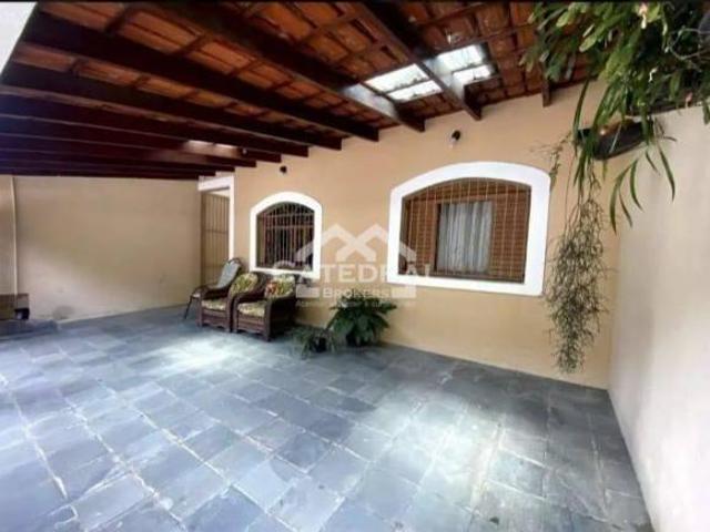 Conforto e Espaço: Casa com 2 Quartos e 3 Vagas Cobertas no Bairro Ponte São João!