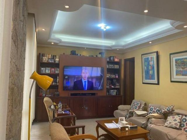 Conforto e Espaço na Avenida Rio Pequeno: Casa Térrea com 3 Suítes e Edícula! FL12
