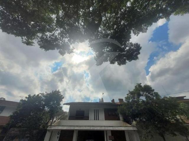 Conforto e Lazer: Casa com Piscina, 3 Suítes e 4 Vagas no Palmas do Tremembé