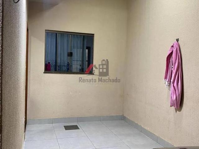 Conforto e praticidade: casa com suíte e ótimo espaço externo!