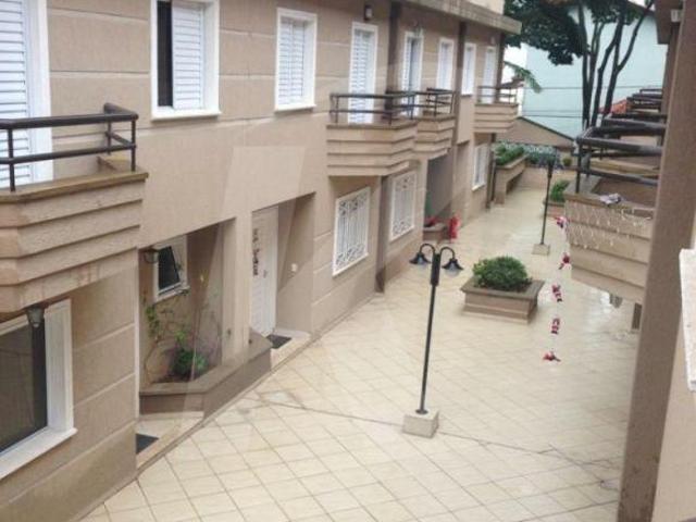 Conforto e Segurança: Casa de 220m² em Condomínio Fechado com 3 Dormitórios e 4 Vagas