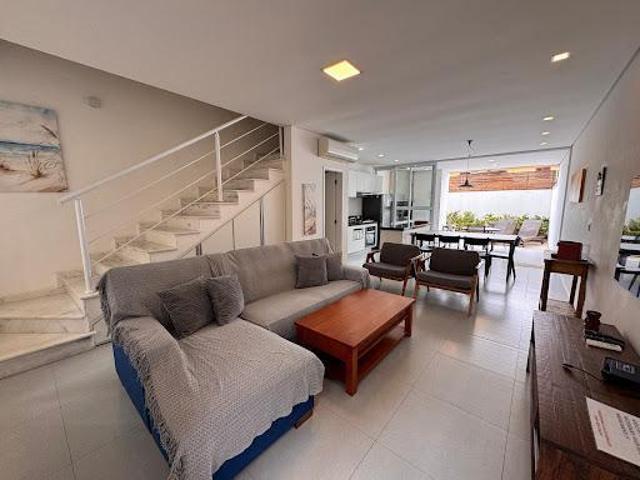 Conforto e Segurança em Condomínio: Casa com 3 Suítes, Espaço Gourmet e Escritura Definitiva