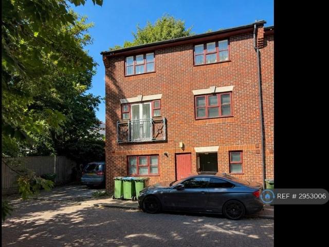 Congleton Grove, London, SE18 3 bed end of terrace house to rent £2,450 pcm £565 pw