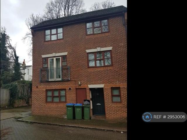 Congleton Grove, London, SE18 3 bed end of terrace house to rent £2,600 pcm £600 pw