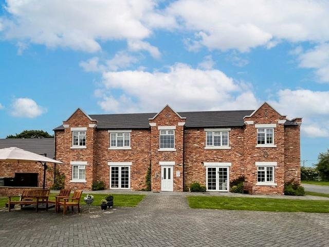 Congleton Road, Sandbach CW11, 2 bed flat to rent, £1,350 pcm | PrimeLocation