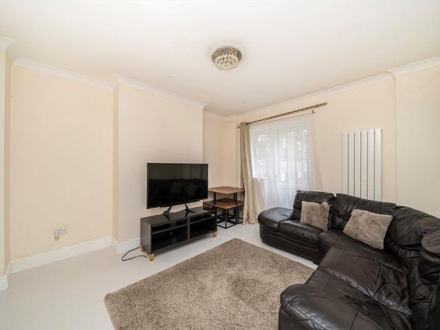 Congreve Street, Elephant & Castle SE17, 3 bed flat to rent, £3,000 pcm | PrimeLocation