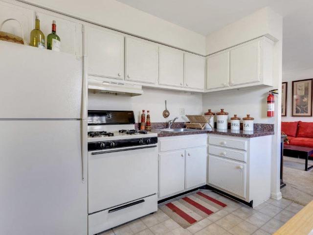 Congress Apartment Homes Three Bedroom 2 Bath 983 sqft