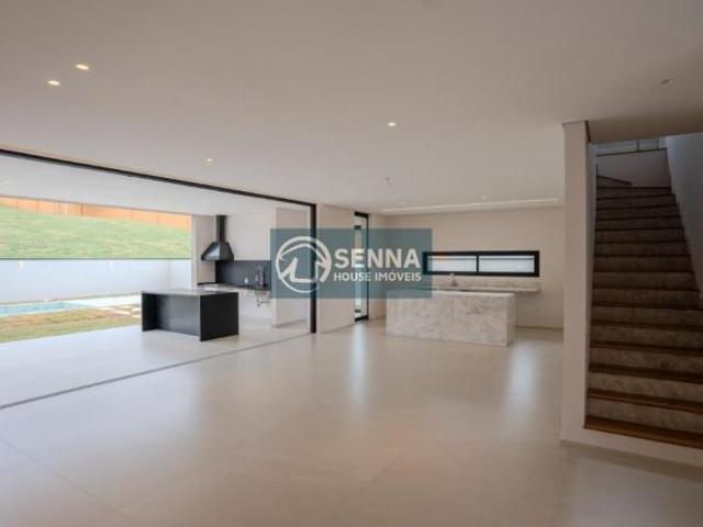 Conheça essa incrível casa em condomínio na Vila Nova Esperia em Jundiaí SP! 4 quartos, 4 suítes, 4