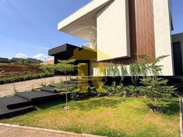 Conheça esta incrível casa em condomínio com 3 suítes no Residencial Gaivota II em São José do Rio P