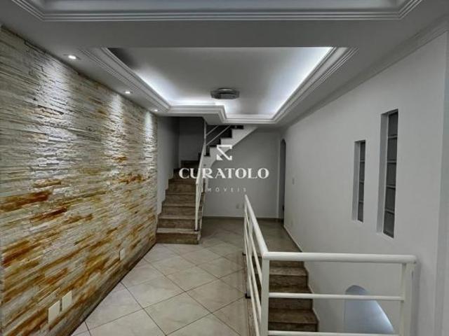 Conheça esta linda casa à venda na Vila Ré, a 5 min do Metrô Patriarca. Com 2 quartos, 2 vagas e áre