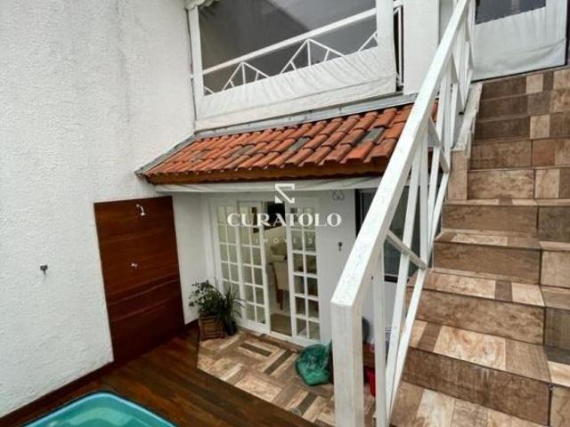 Conheça esta linda casa à venda no Anália Franco, de 200 m², com 3 quartos, 4 vagas e piscina, esta