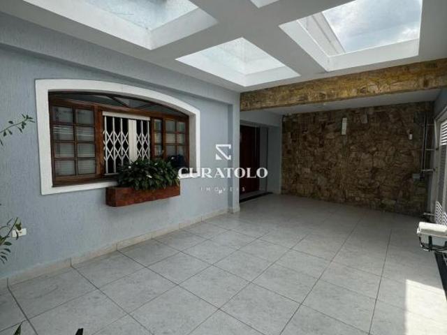 Conheça esta linda casa à venda no Cambuci, de amplos 240 m², com 4 quartos, 1 vaga e área gourmet c