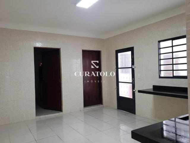 Conheça esta linda casa à venda no Jardim Tuã, a 7 min da Estação Itaim Paulista. Com 5 quartos, 2 v