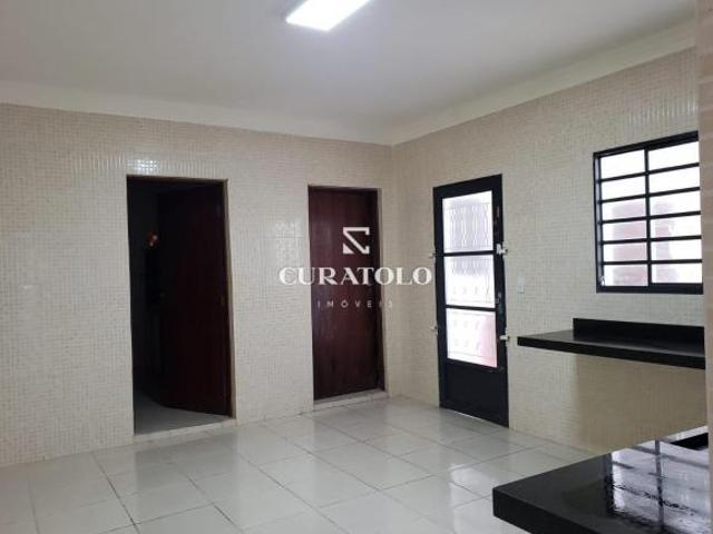 Conheça esta linda casa à venda no Jardim Tuã, a 7 min da Estação Itaim Paulista. Com 5 quartos, 2 v