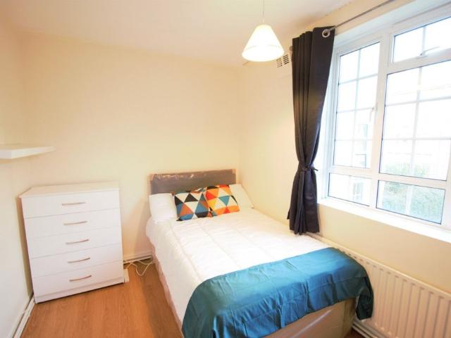 Coningham Road, London W12, Room to rent, £975 pcm | PrimeLocation