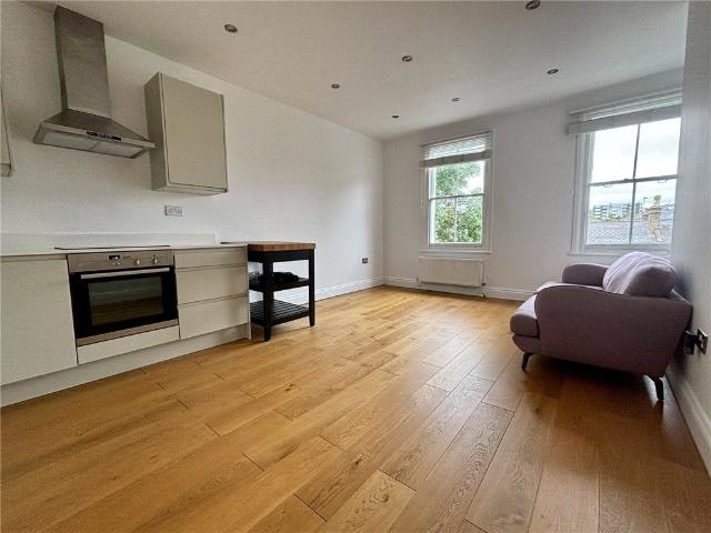Coningham Road, London W12, 2 bed flat to rent, £2,500 pcm | PrimeLocation