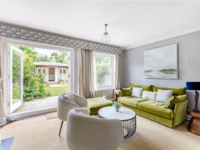 Coningham Road, London, W12 2 bed flat to rent £3,750 pcm £865 pw