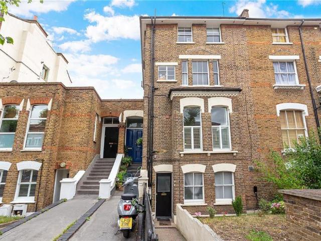 Coningham Road, London W12 3 bed flat to rent £3,501 pcm £808 pw