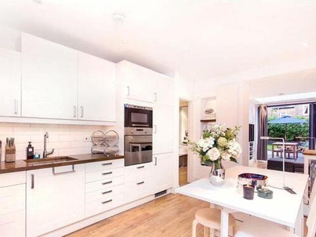 Coningham Road, Shepherds Bush, 2 Bedroom Apartment