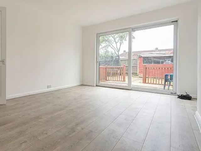 Conisbee Court, London, N14 4RA, United Kingdom | 2 bed house for rent #167865000 | Rentberry