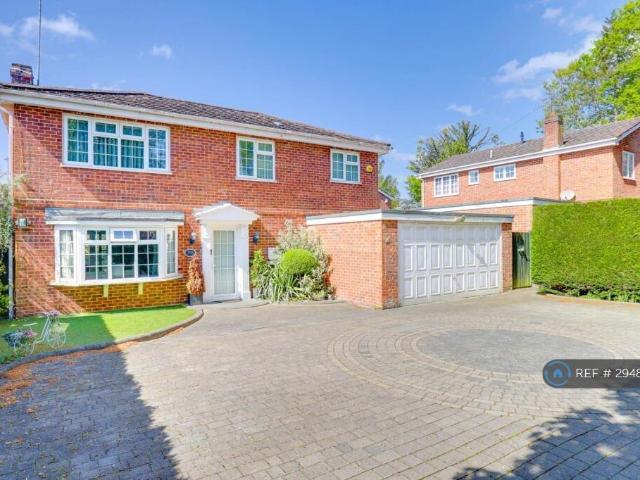 Conisboro Avenue, Reading, RG4 4 bed detached house to rent £3,250 pcm £750 pw