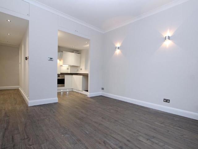 Coniston Road, Muswell Hill, London, N10 2 bed apartment to rent £2,100 pcm £485 pw